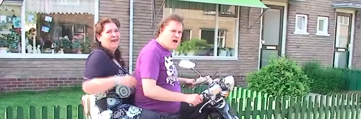 'Romana' van zanger Rinus terug uit ziekenhuis | RTL Boulevard | RTL.nl