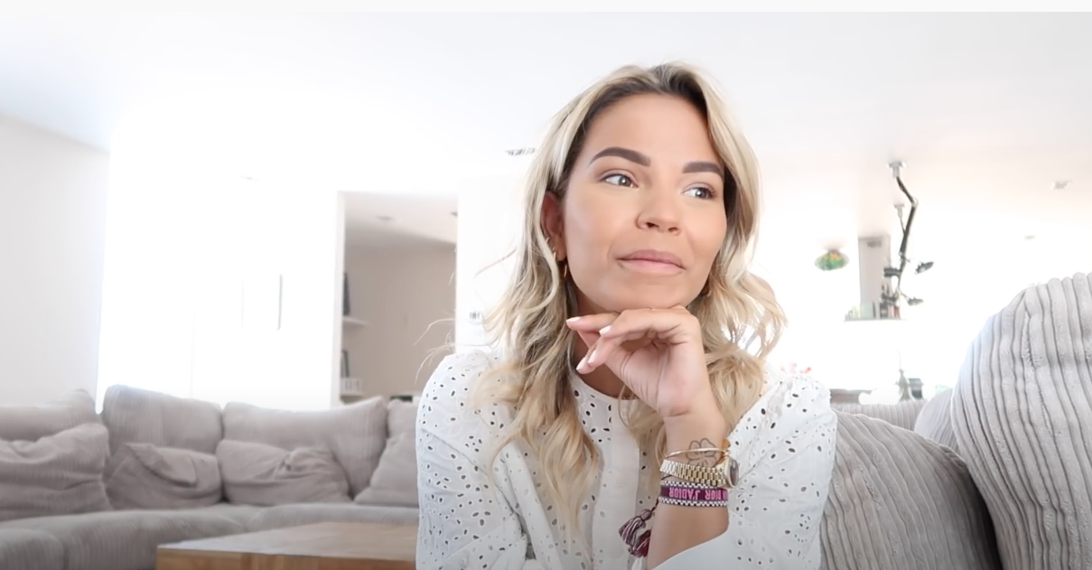 Verliefde Monica bezig met broertje of zusje voor Zara-Lizzy?