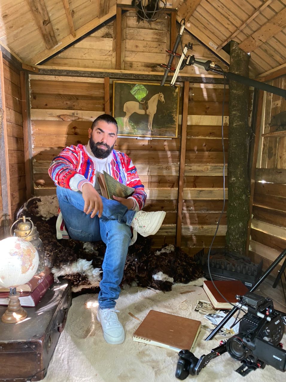 Rapper Sjaak leest sprookjes voor in straattaal: 'Er was eens een ...