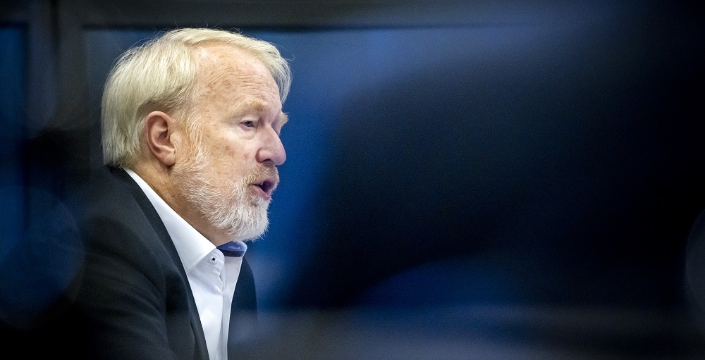 Kijk mee: RIVM-baas Jaap van Dissel praat Tweede Kamer bij over omikron
