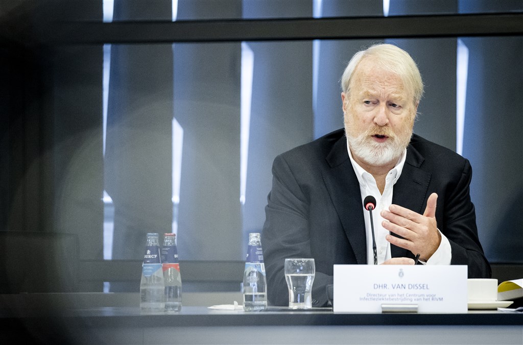 Van Dissel: contacten tussen huishoudens meer beperken