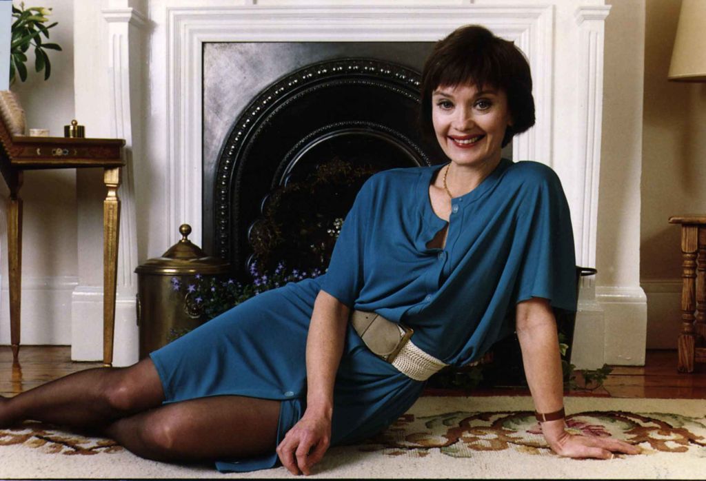 Upstairs, Downstairs-actrice Nicola Pagett plots overleden