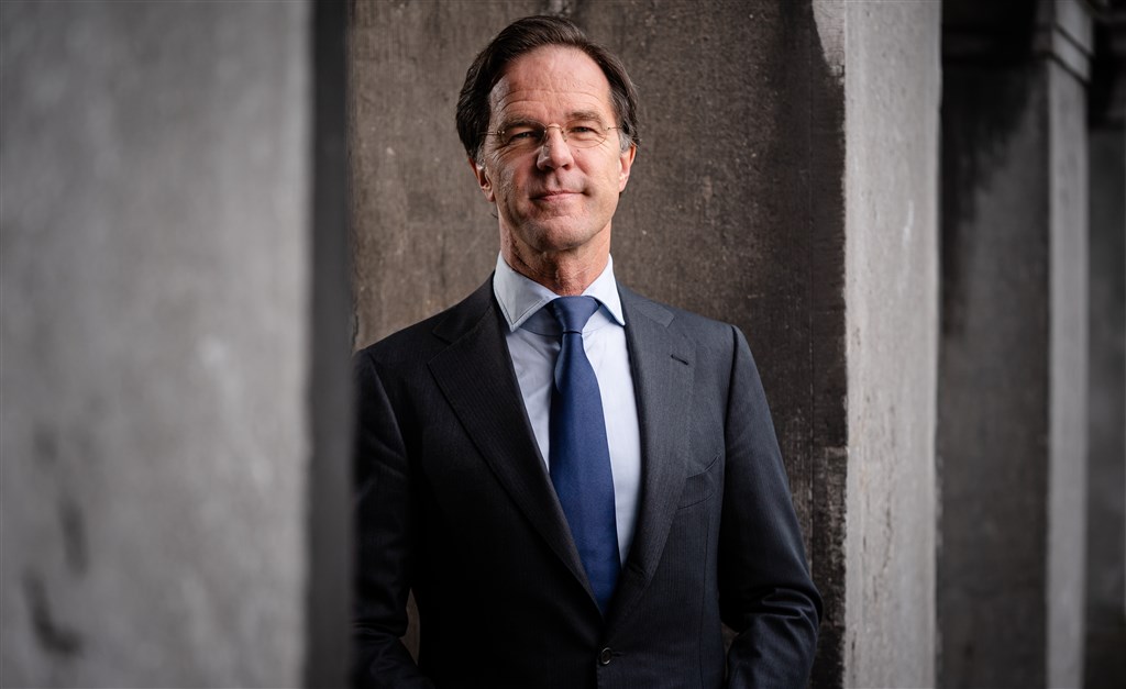 Rutte aangesproken op behandeling van vrouwen in ministerraad