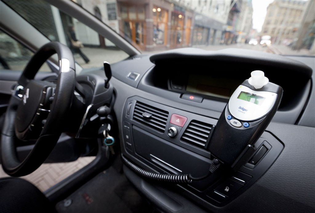 EU-regels: fitting voor alcoholslot en snelheidscontrole in auto's ...