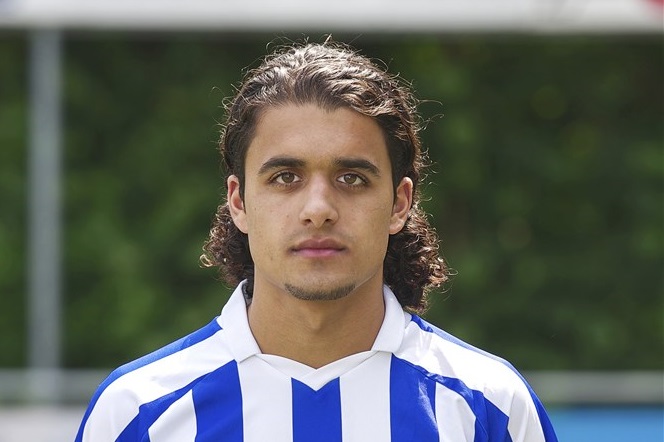 Milad speelt voor Afghaans elftal: 'Ik bid voor mijn teamgenoten in Kabul'