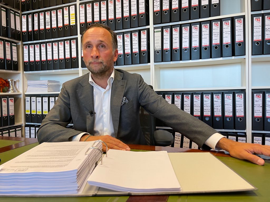 Praten in de gevangenis: wat betekent dat voor de strafzaak?