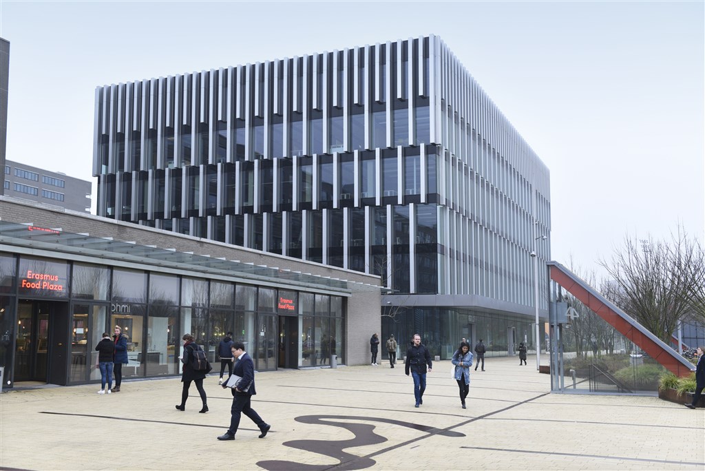 Scheuren in vloeren en plafonds: gebouw Erasmus Universiteit ontruimd