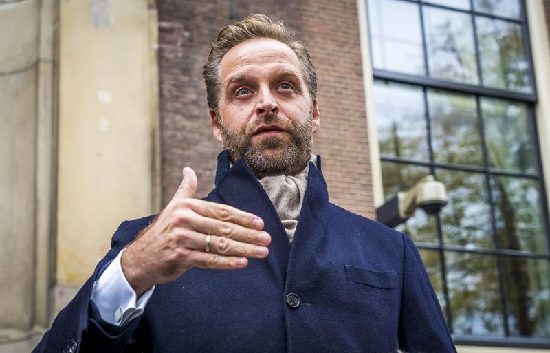 Minister De Jonge komt met strenge spelregels voor lokale bestuurders