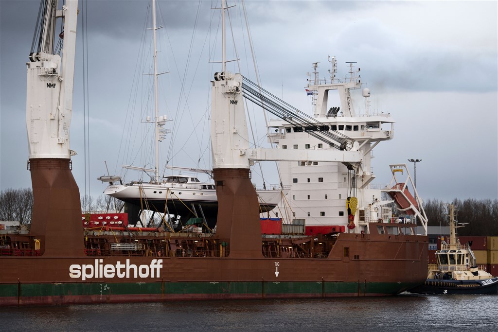 Ontslagen bestuurder van scheepsgigant Spliethoff kiest voor tegenaanval
