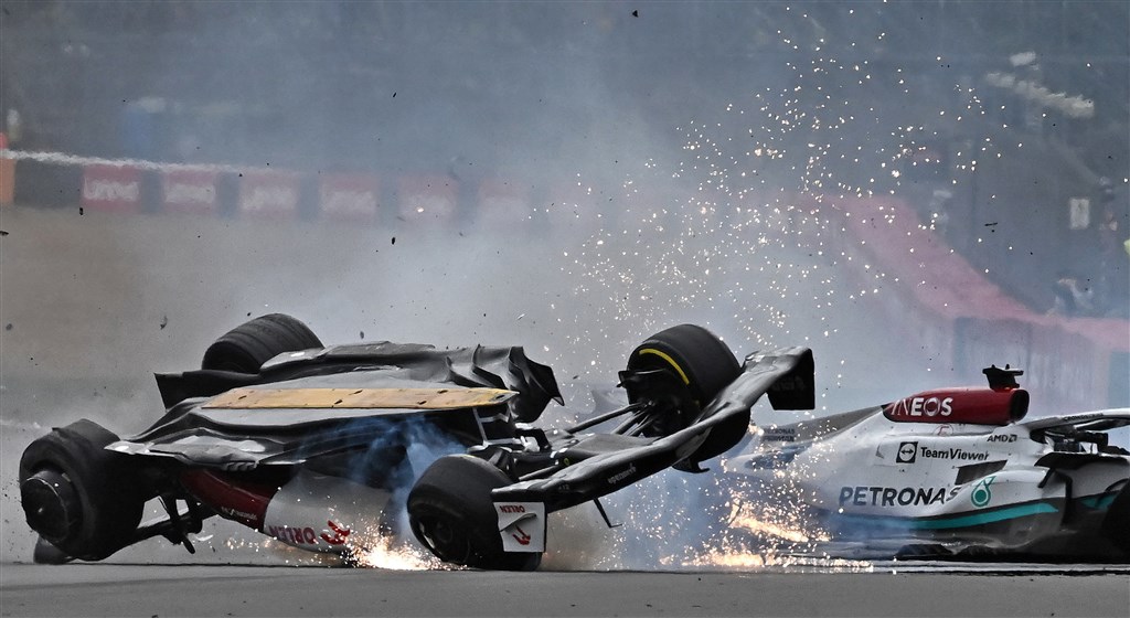 Formule 1 komt na zware crash Zhou met strengere tests voor halo