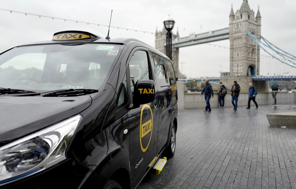 Taxi op veel Europese vliegvelden fors duurder, behalve op Schiphol