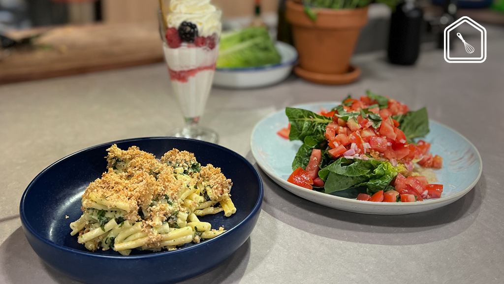 Mac and cheese met spinazie, spicy salade en een sorbet van roomijs ...