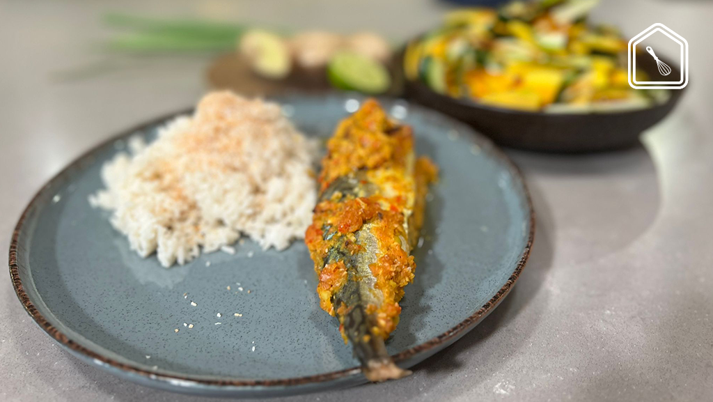 Maleisische vis uit de oven met kokosrijst en roedjak manis
