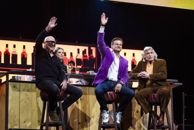 VI-mannen blikken terug op hoogte-én dieptepunten in live show
