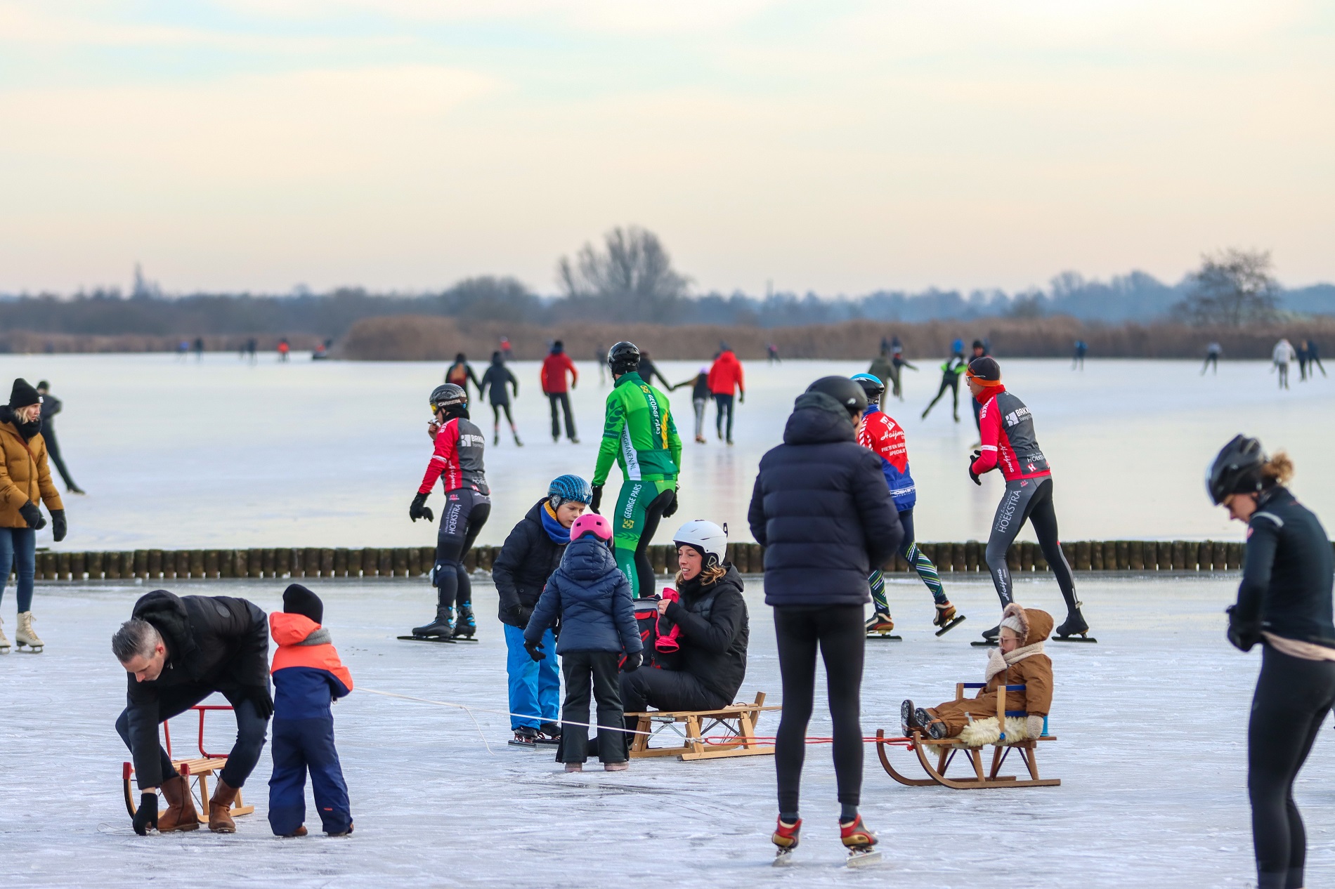 Niet overal kun je schaatsen, gemeenten waarschuwen voor onbetrouwbaar ijs