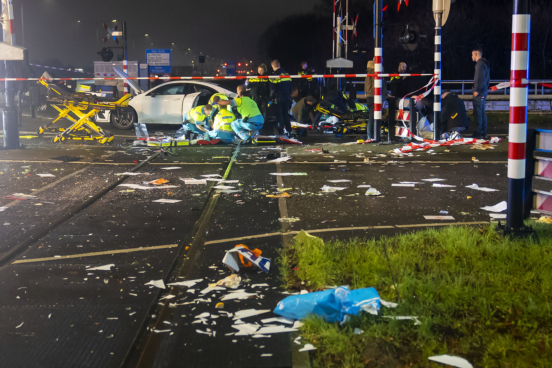 Frontale botsing Oss: 14-jarige jongen overleden, twee kinderen ...