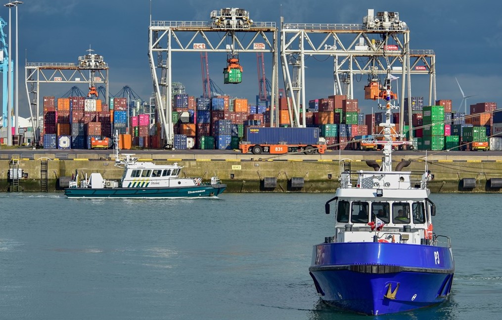 Drie mogelijke uithalers bellen politie na opsluiting container