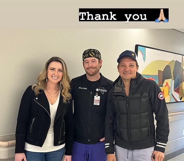 Jeremy Renner zoekt 'geweldige mensen' die z'n leven redden op