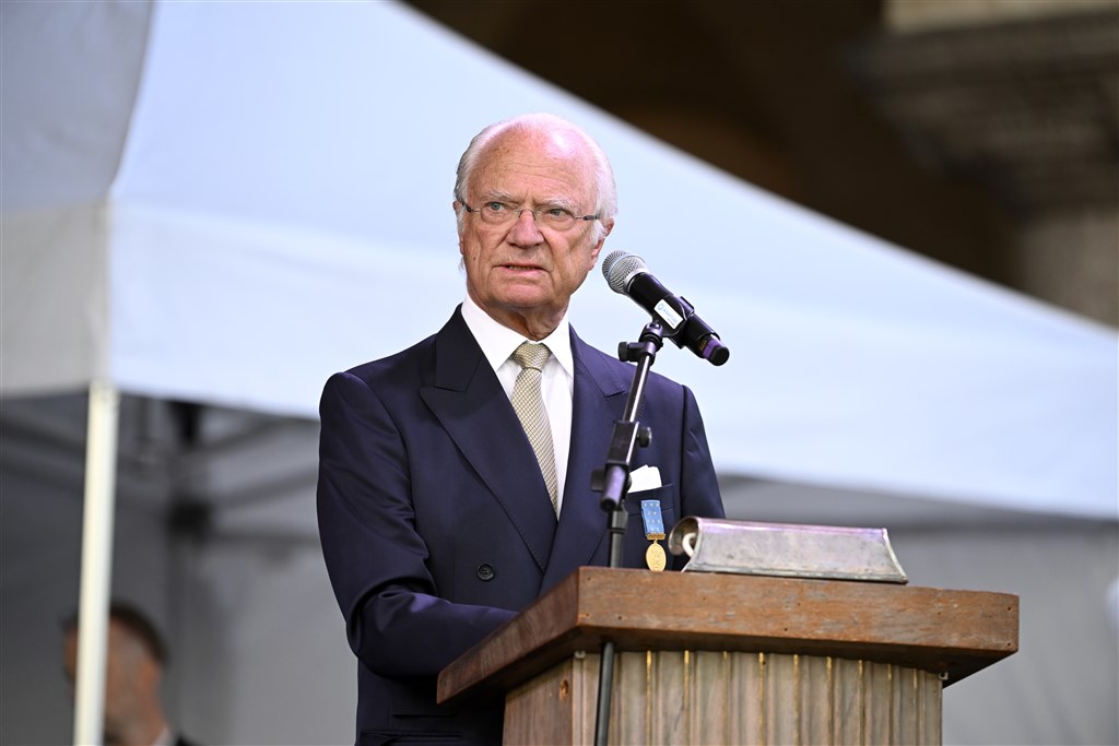 Zweedse koning Carl Gustaf leeft mee met slachtoffers natuurbranden Hawaï