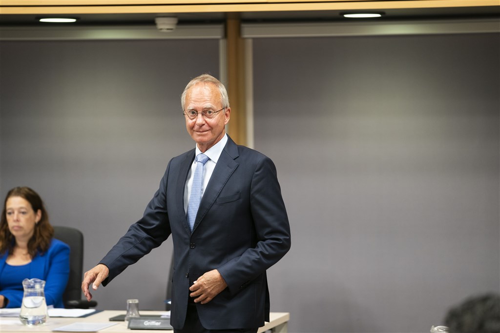 Pinnig verhoor oud-minister Henk Kamp over harde fraudeaanpak