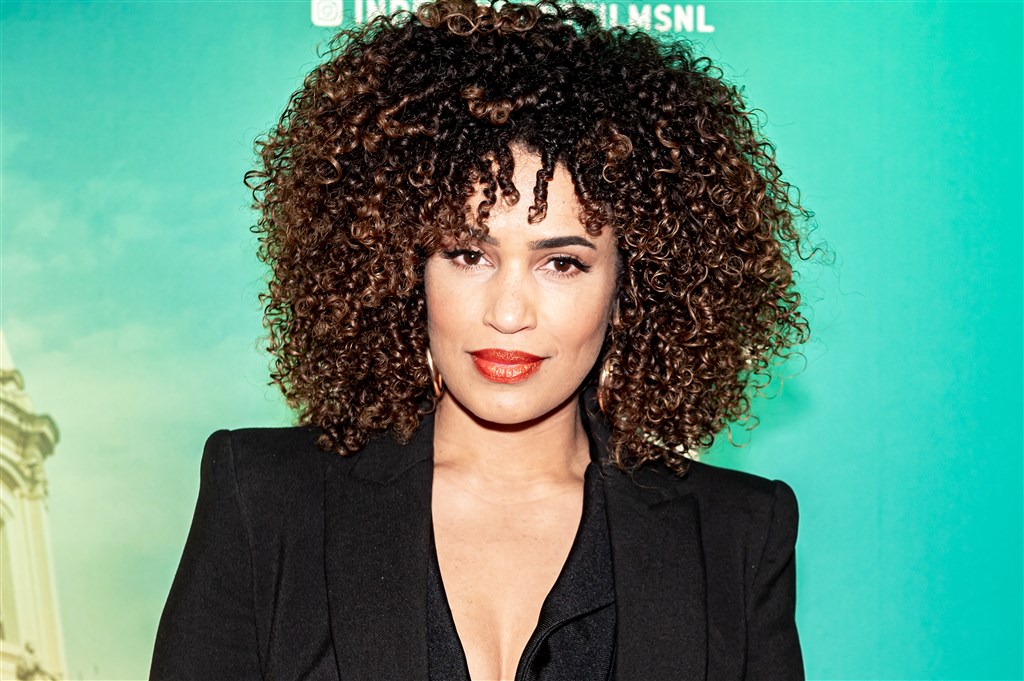 Sharon Doorson toont babybuik: 'Geen verstoppertje meer' | RTL ...