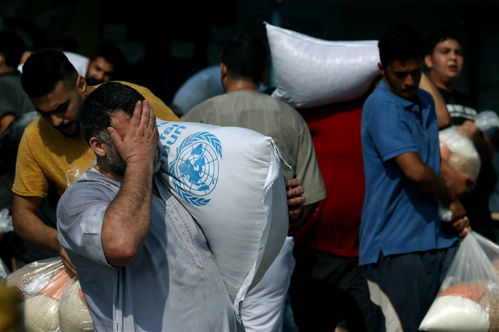 Noodhulp Gaza geplunderd: 'Mensen raken wanhopig, ze hebben niets'