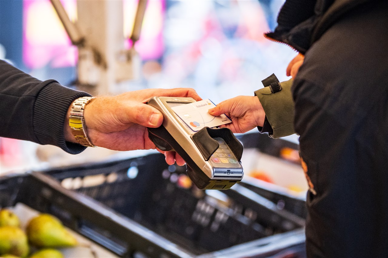 Nieuwe bankpas komt te vroeg: problemen met betalen