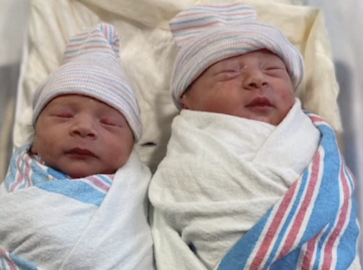 Tweeling geboren in Amerika: de een in 2023, de ander in 2024