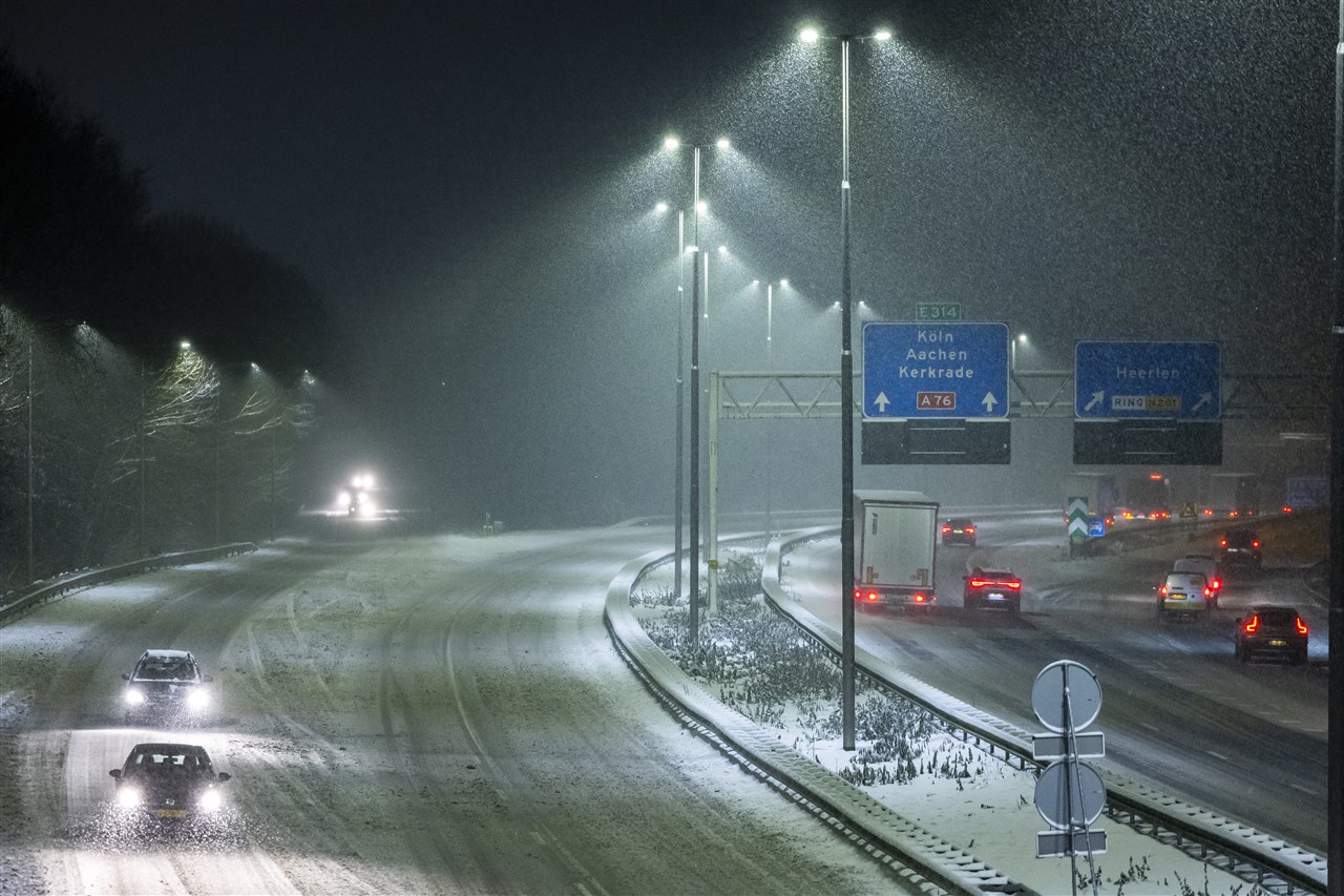 Vanochtend nog glad in Limburg, code geel langs de kust