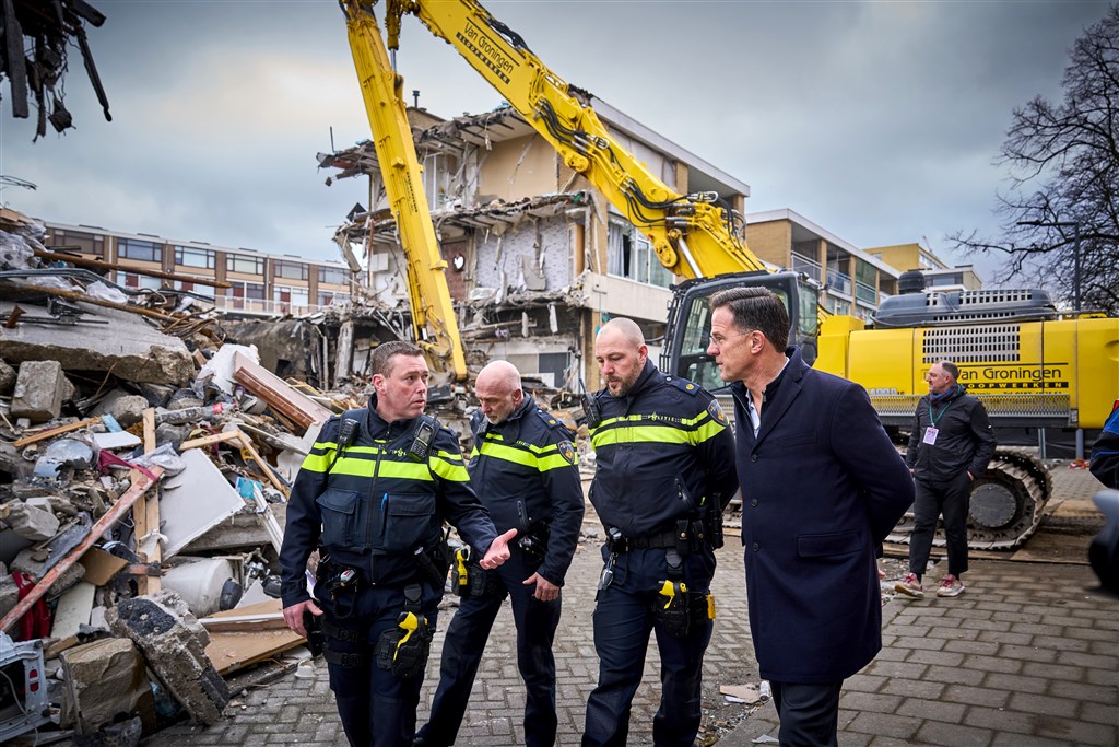 Mark Rutte bezoekt rampplek explosie Rotterdam: 'Heel heftig'