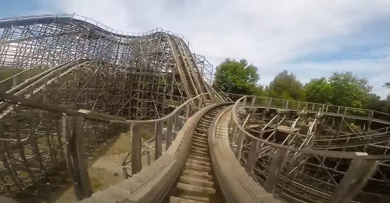 Veertien gewonden door boom op achtbaan in pretpark Salou