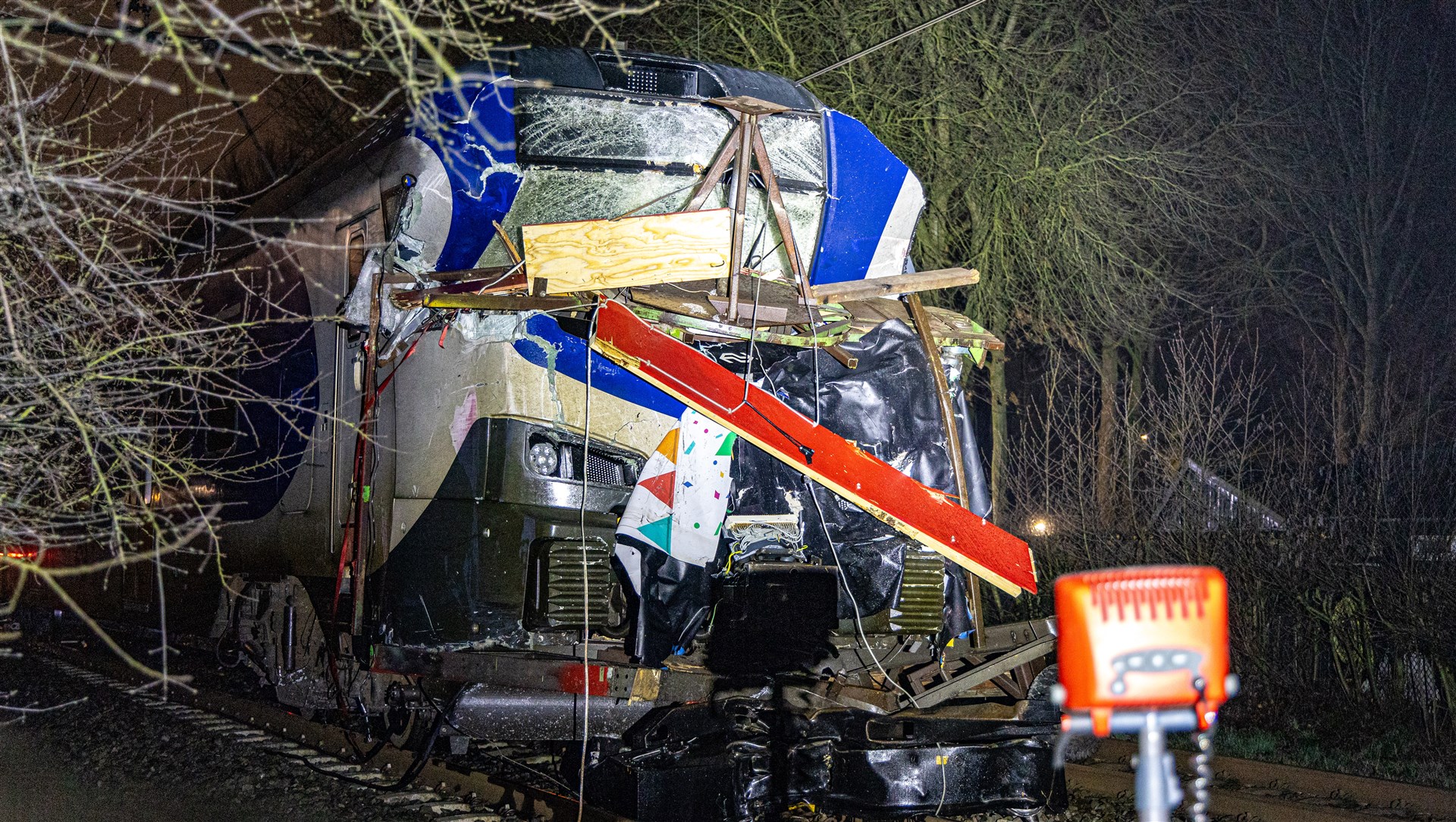 Geen treinen door botsing trein met carnavalswagen in Berghem
