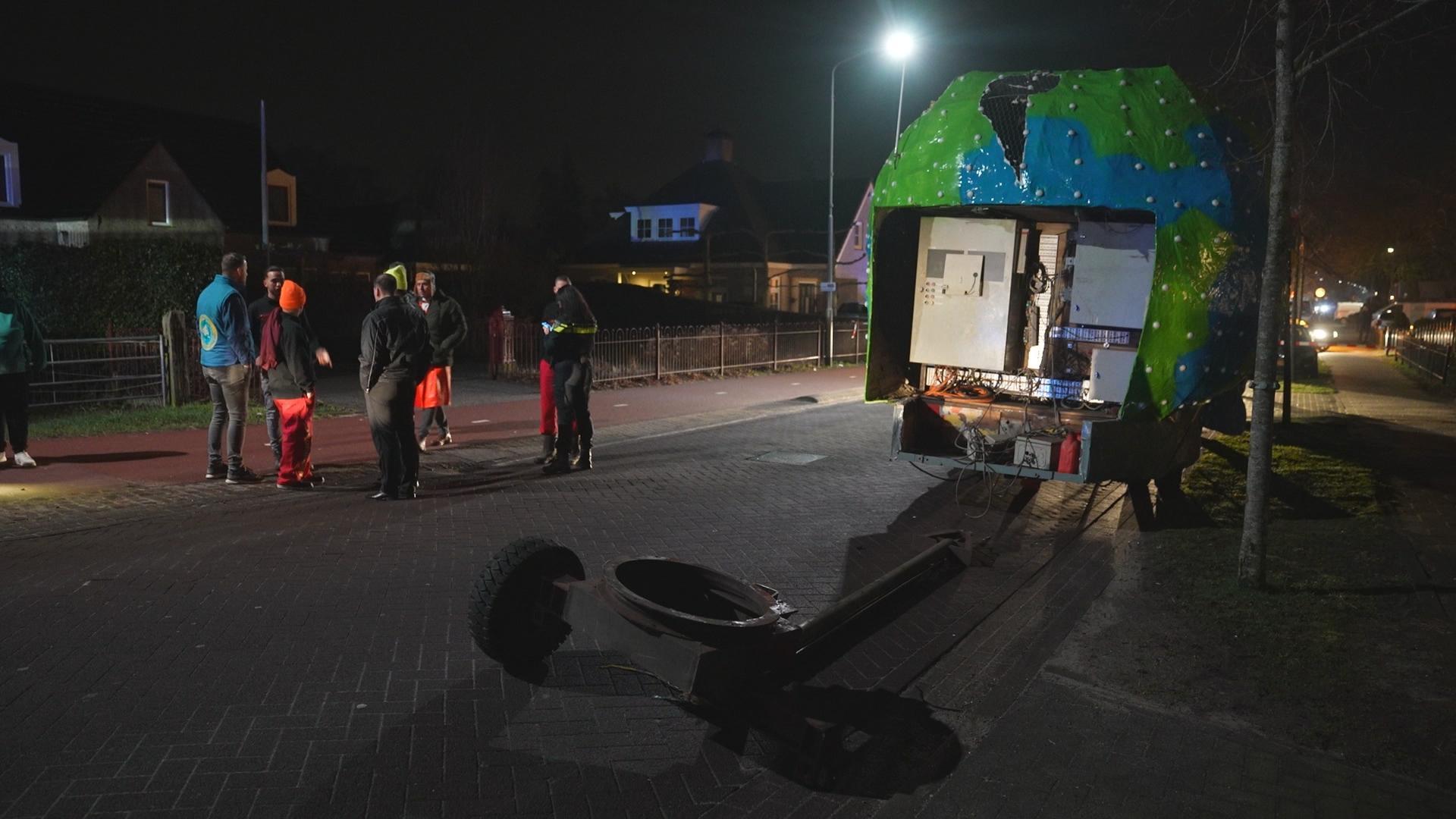 Geen treinen door botsing trein met carnavalswagen in Berghem