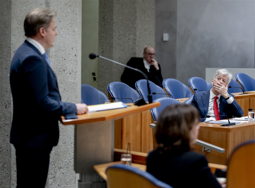 Plasterk aan het woord tijdens debat formatie
