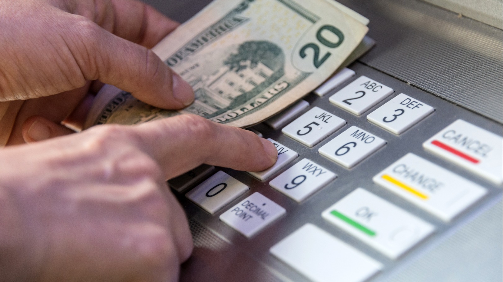 Vrouwen in VS rijden met overleden man (80) naar bank om geld op te nemen