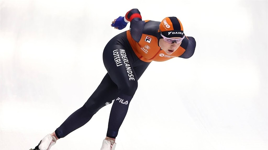 Schaatsster Joy Beune pakt bij debuut wereldtitel allround