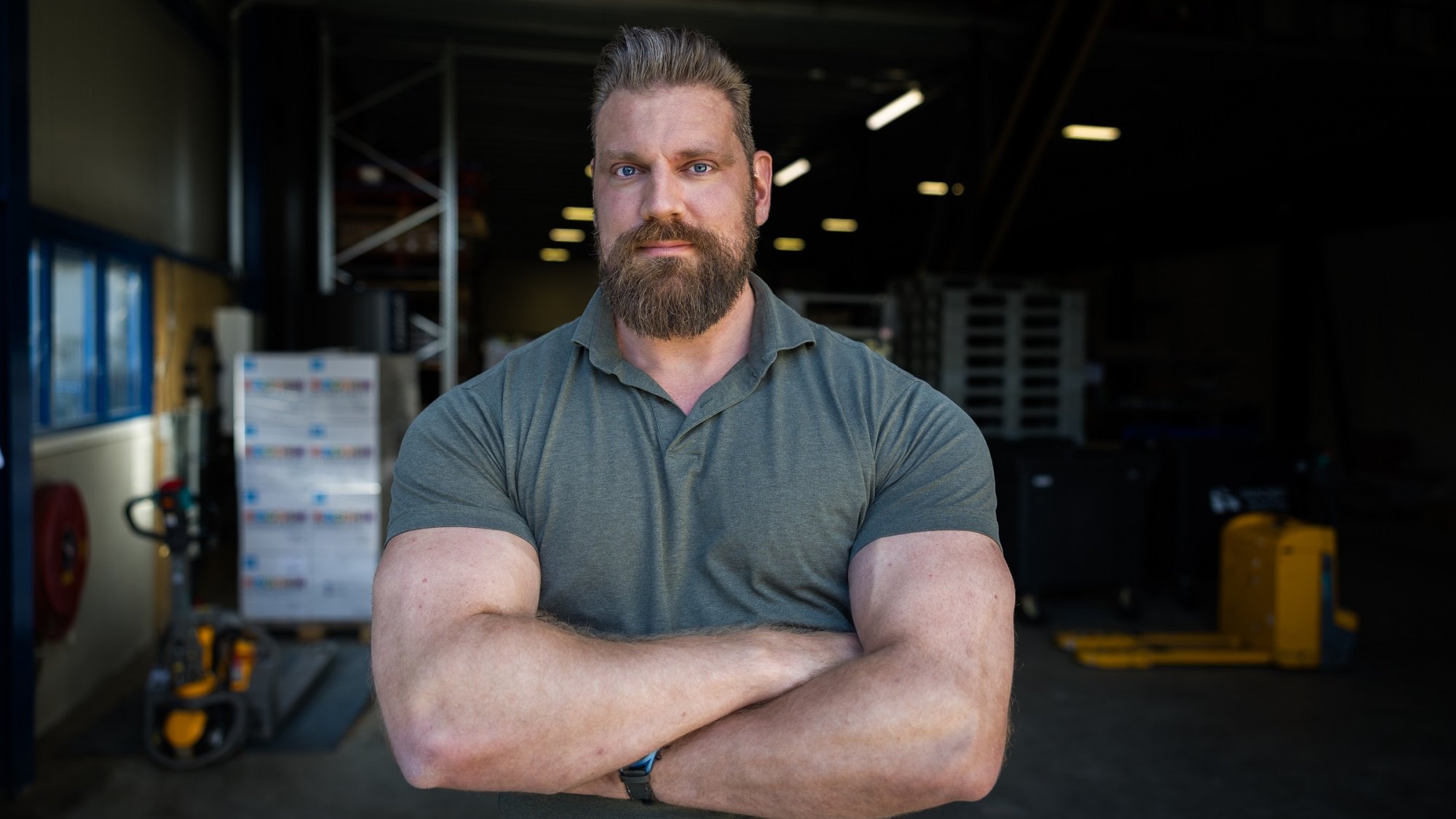 Olivier was ooit een onzekere slungel, nu is hij de gespierde reus van ...