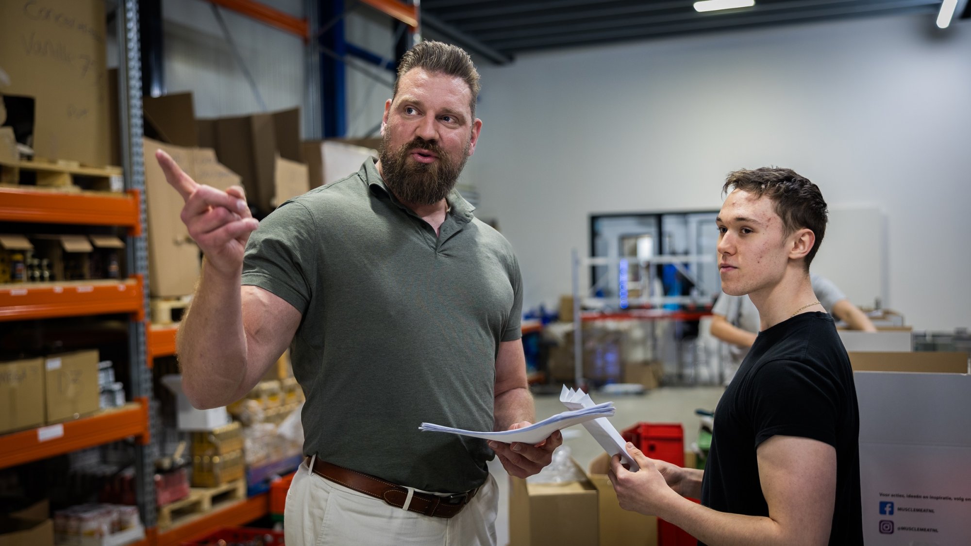 Olivier was ooit een onzekere slungel, nu is hij de gespierde reus van ...