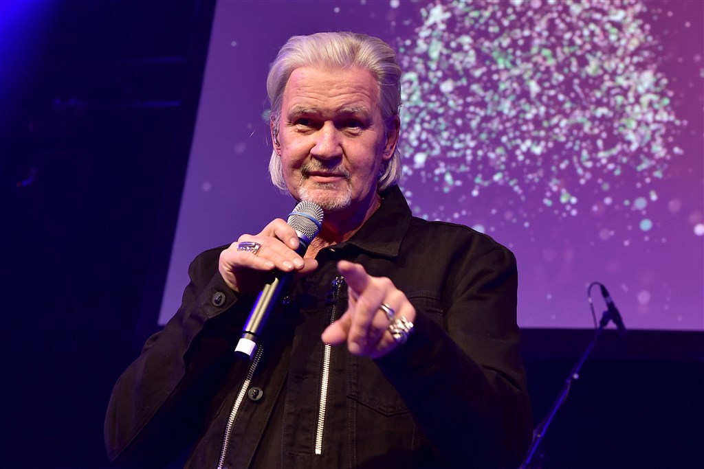 'Mr. Eurovision' Johnny Logan treedt op tijdens halve finale songfestival