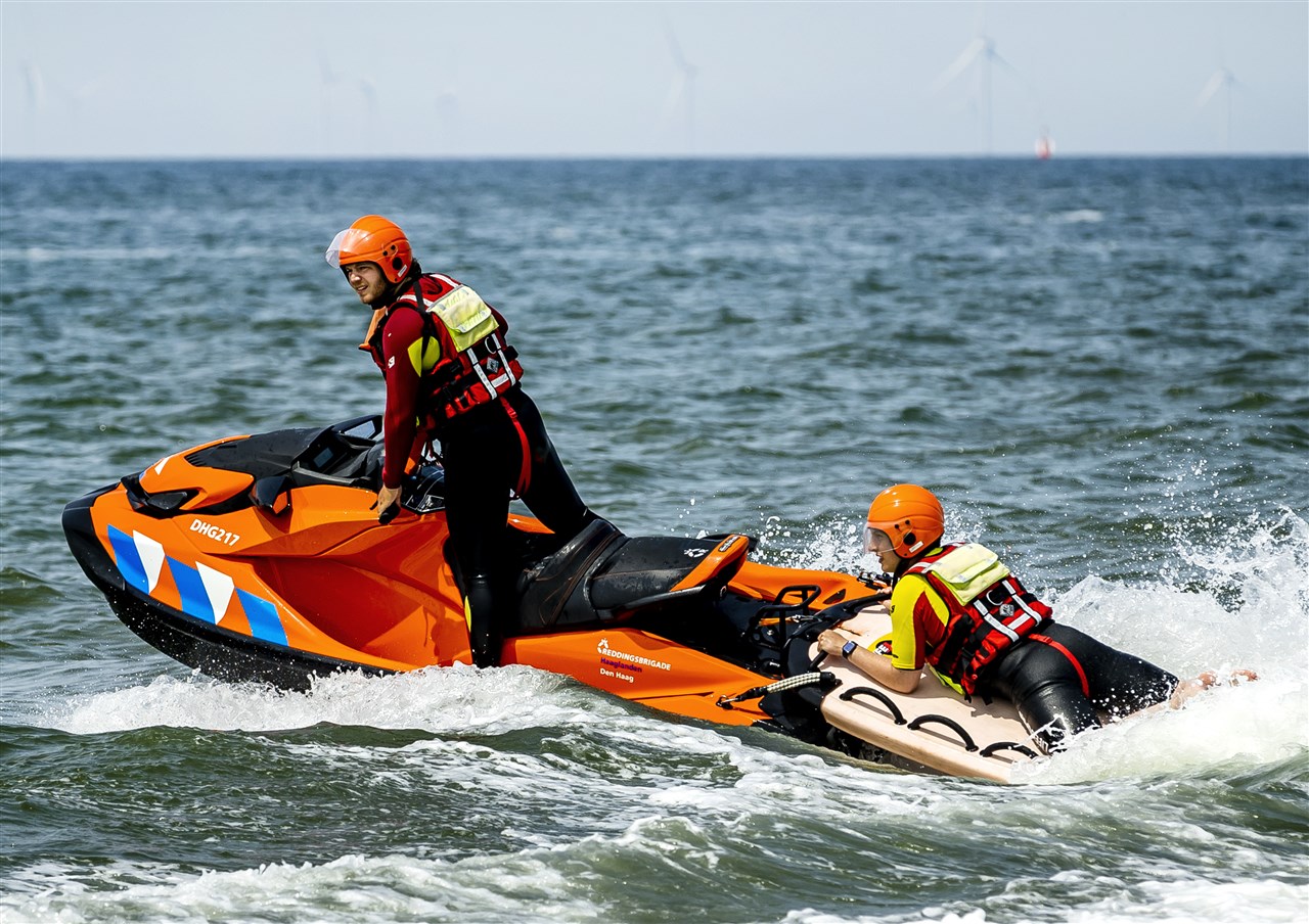 Reddingsbrigade waarschuwt zwemmers: pas op voor koud water
