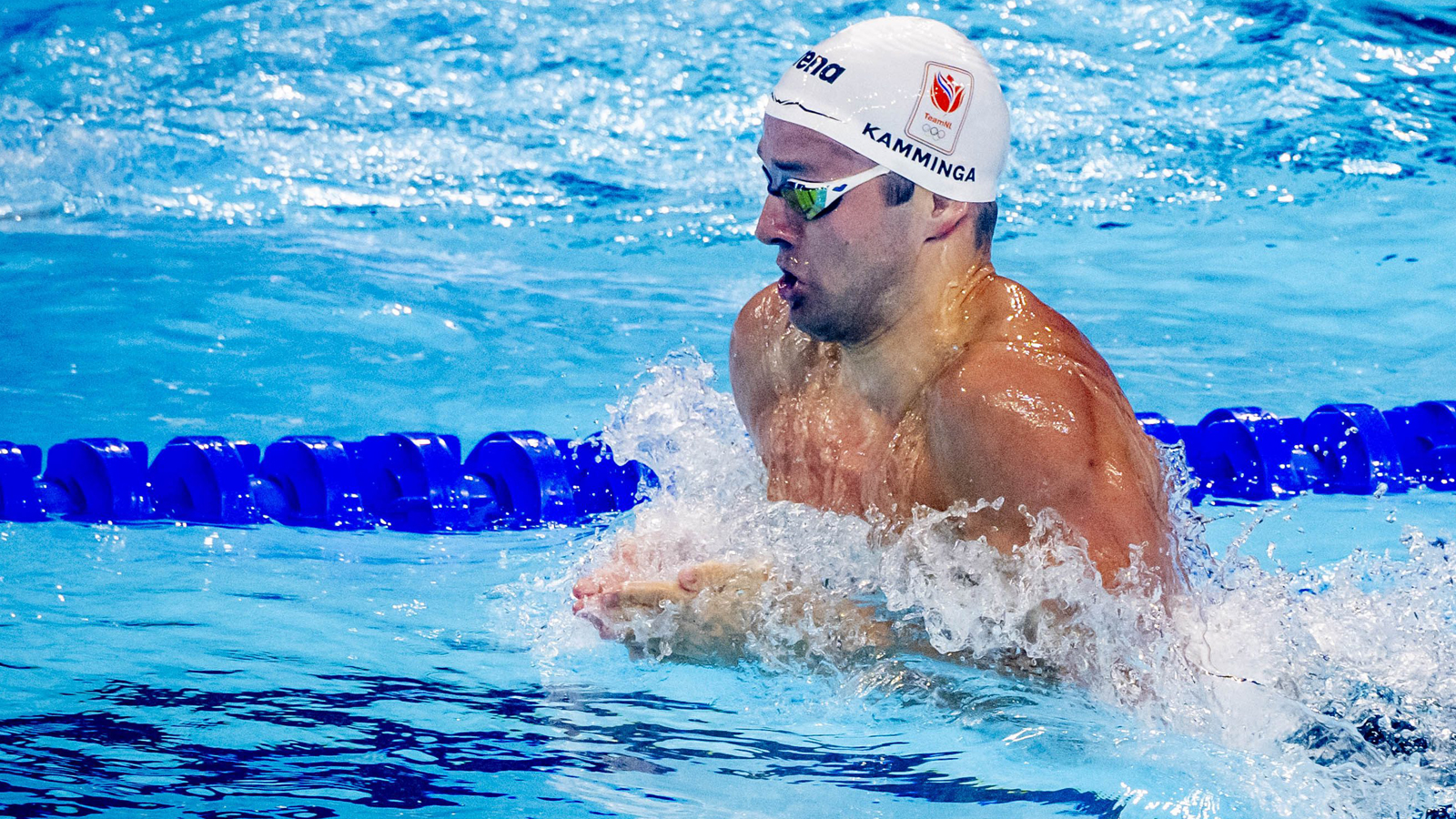 Kamminga en Corbeau grijpen naast de prijzen op 100 meter schoolslag