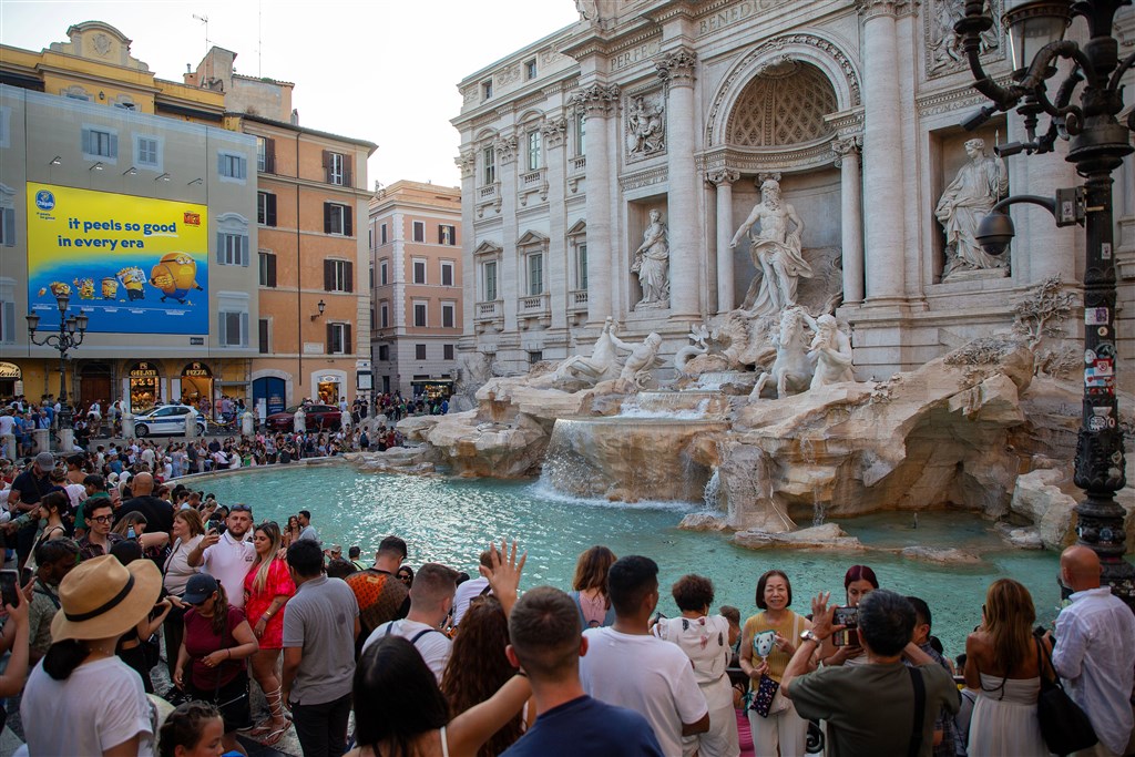 Rome overweegt toegangspoortjes bij razendpopulaire Trevifontein