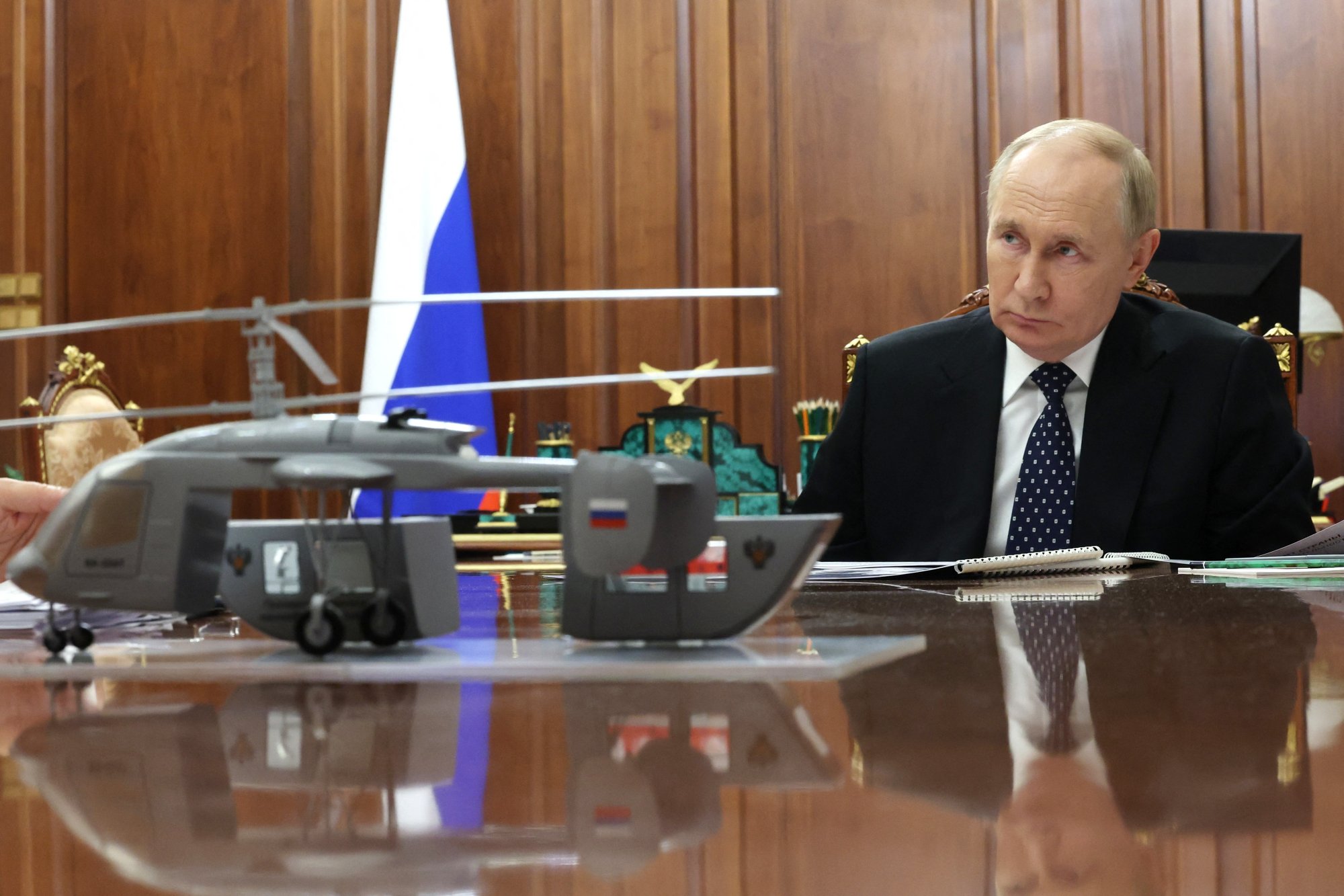 Poetin wil Russisch leger fors uitbreiden: 'Wishful thinking'