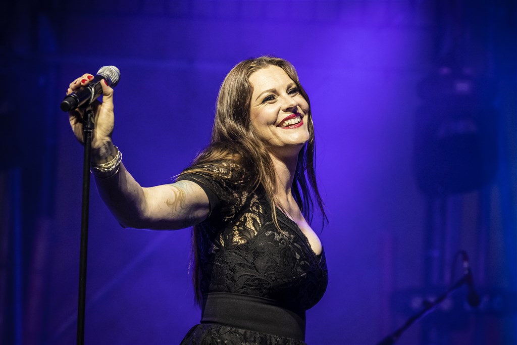 Floor Jansen zingt over 'strijd' tegen borstkanker in theatertour