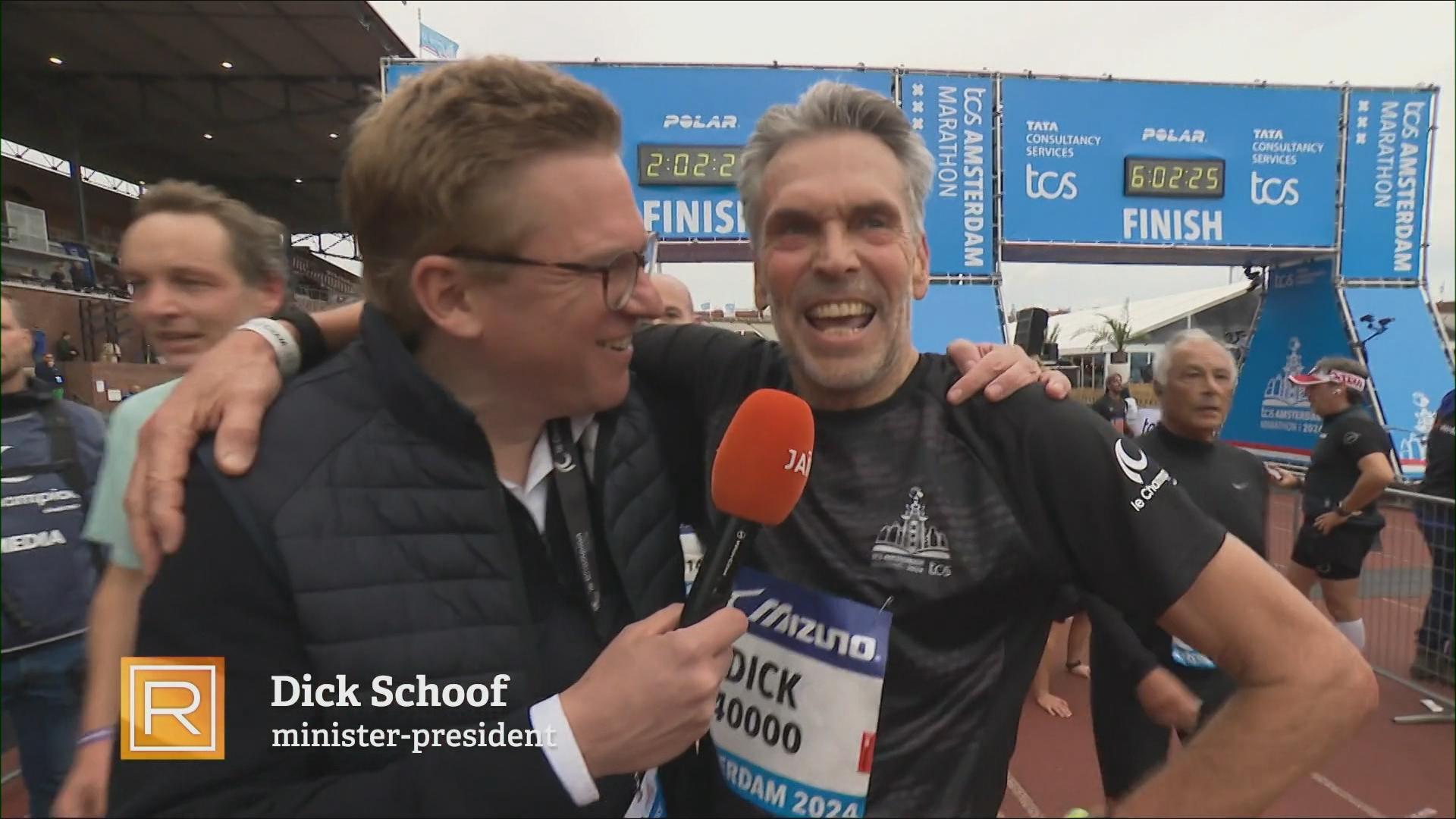 Premier Schoof doet als Peter Jansen mee aan marathon Amsterdam