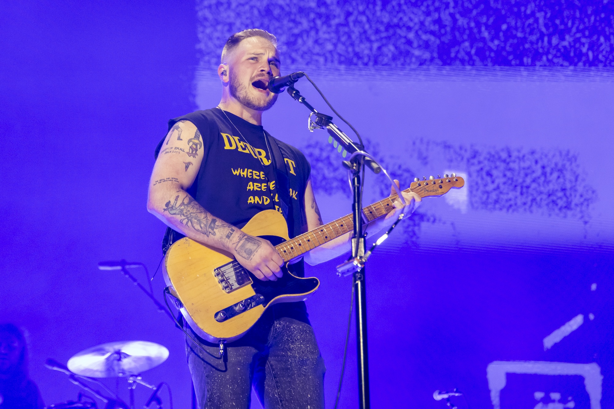 Zach Bryan zet show stil nadat hij met voorwerp werd bekogeld