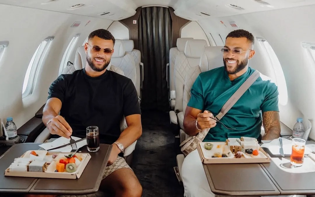 Wie zijn selfmade miljonairs Samuel en Ruben Onuha, die vermoedelijk zijn opgepakt in Dubai?