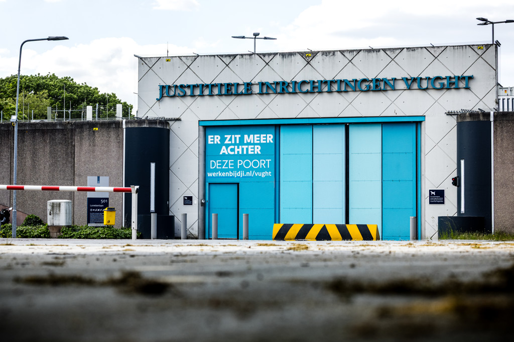 Medewerker gevangenis Vught ontslagen na slapen in cel