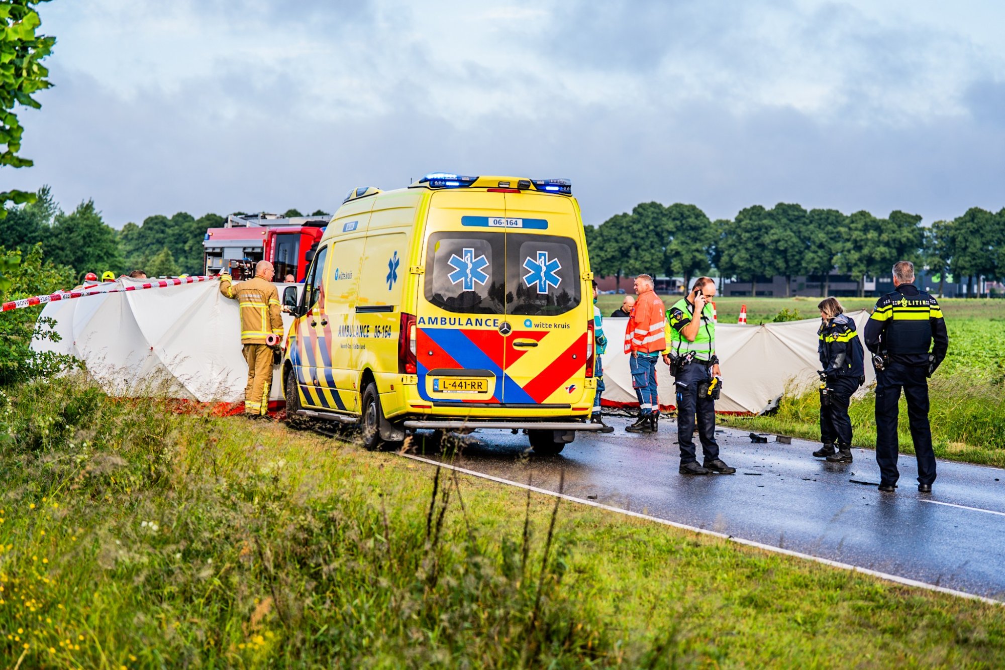 Frontale botsing Steenderen: twee mensen overleden