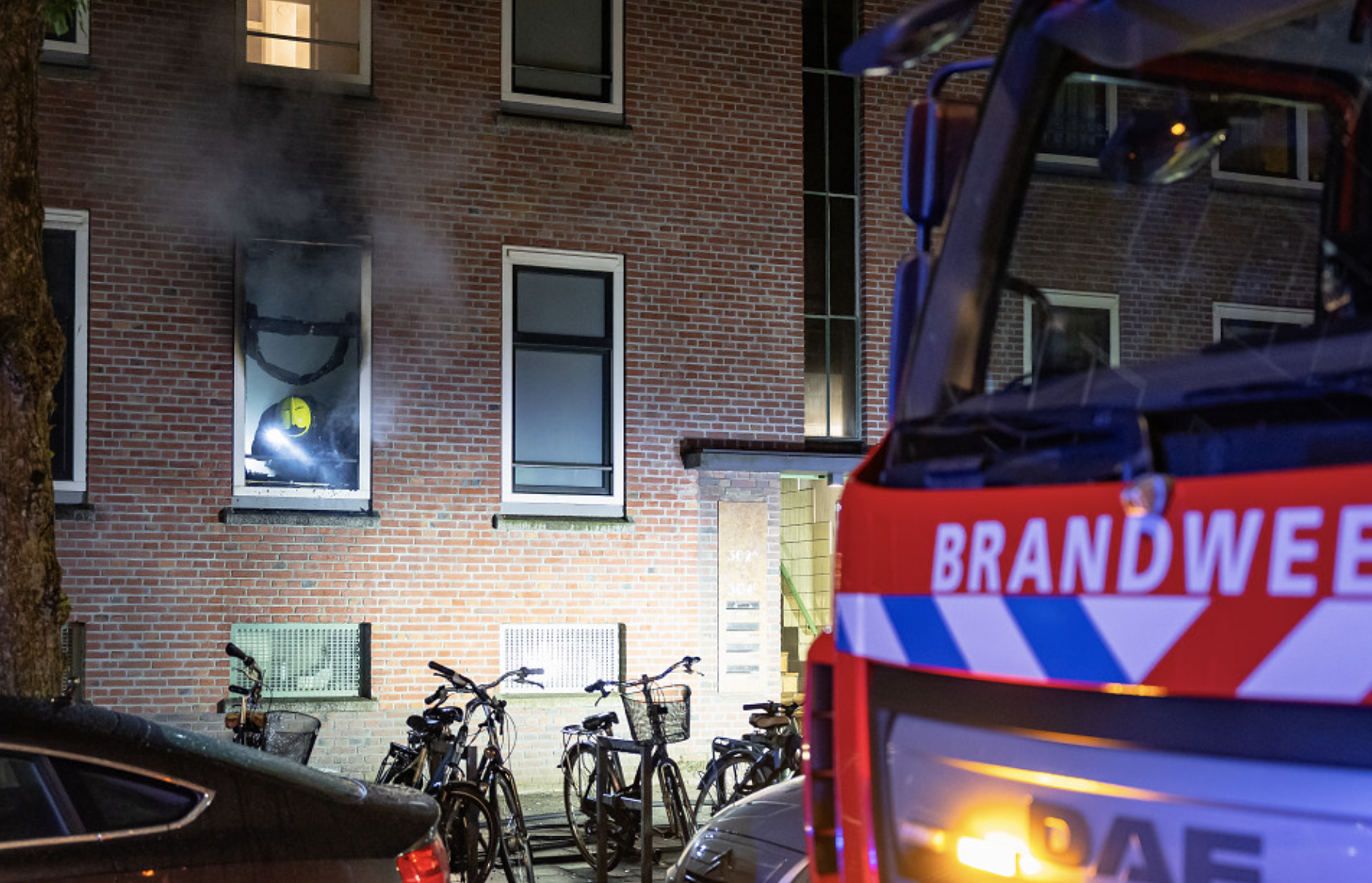 Grote brand in portiekwoning Rotterdam onder controle